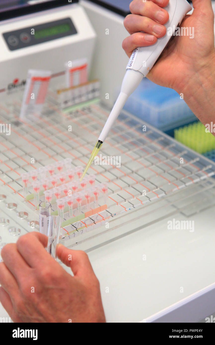 Pipette administration hi-res stock photography and images - Alamy