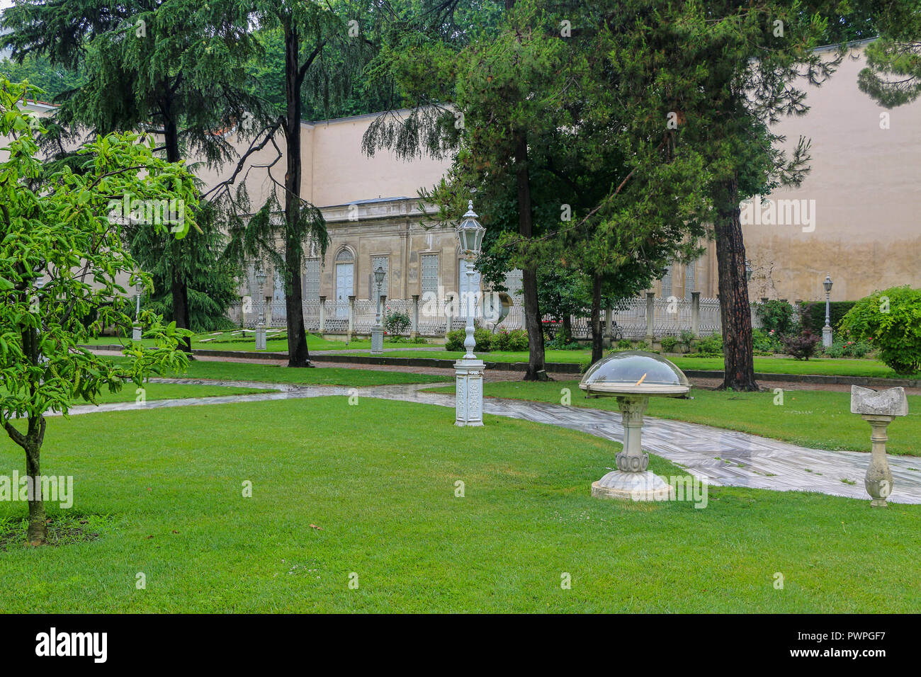 Dolmabahce palace museum hi-res stock photography and images - Alamy