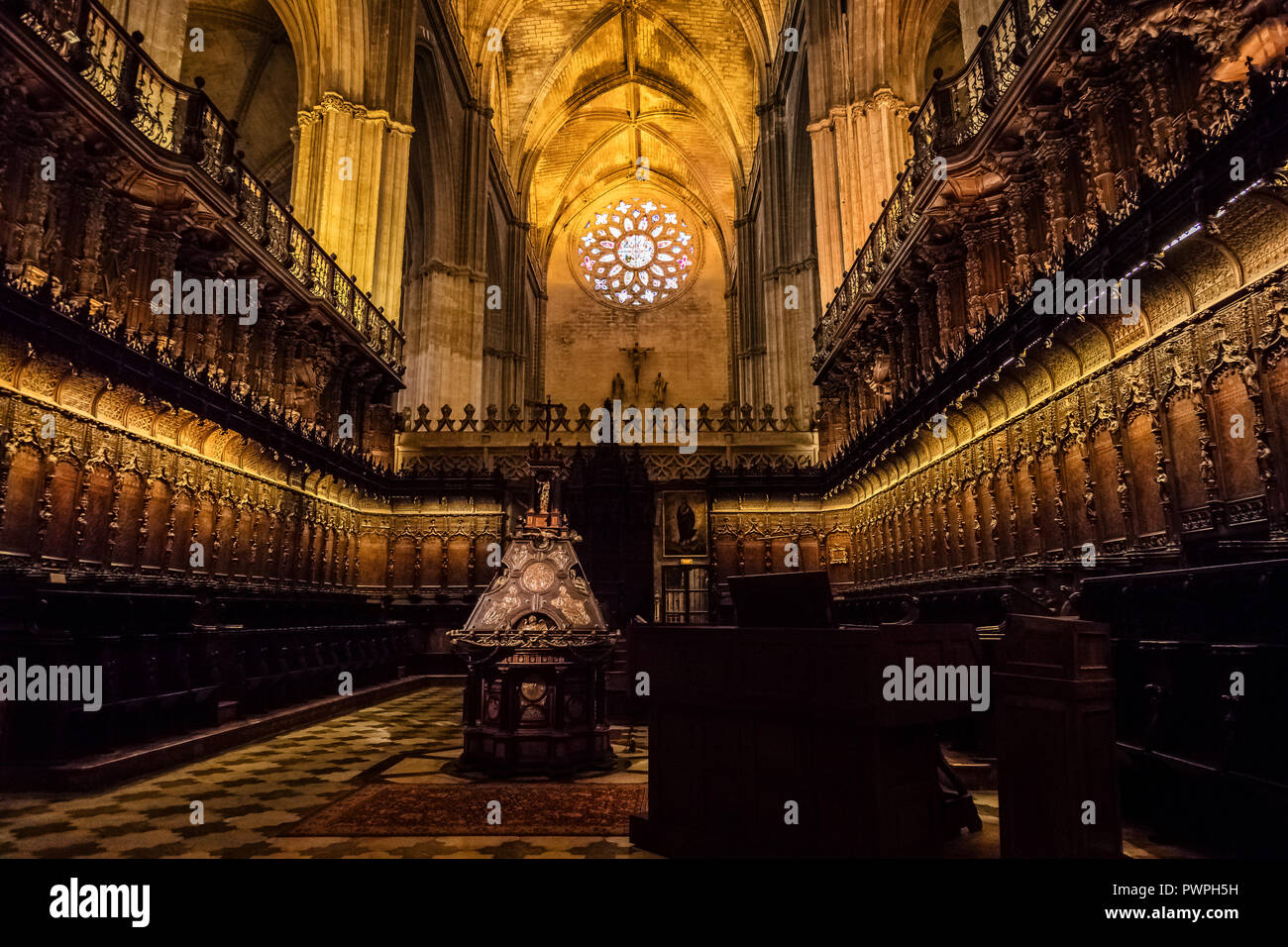 Interior of seville cathedral hi-res stock photography and images - Alamy
