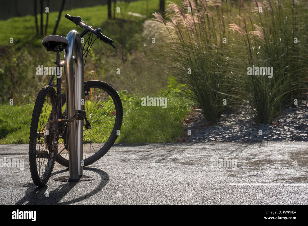 Bicycle fastening hi-res stock photography and images - Alamy