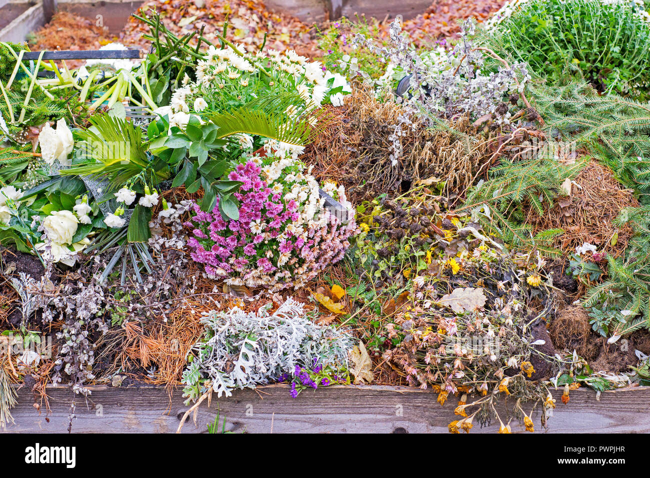 Pile of flowers hi-res stock photography and images - Alamy
