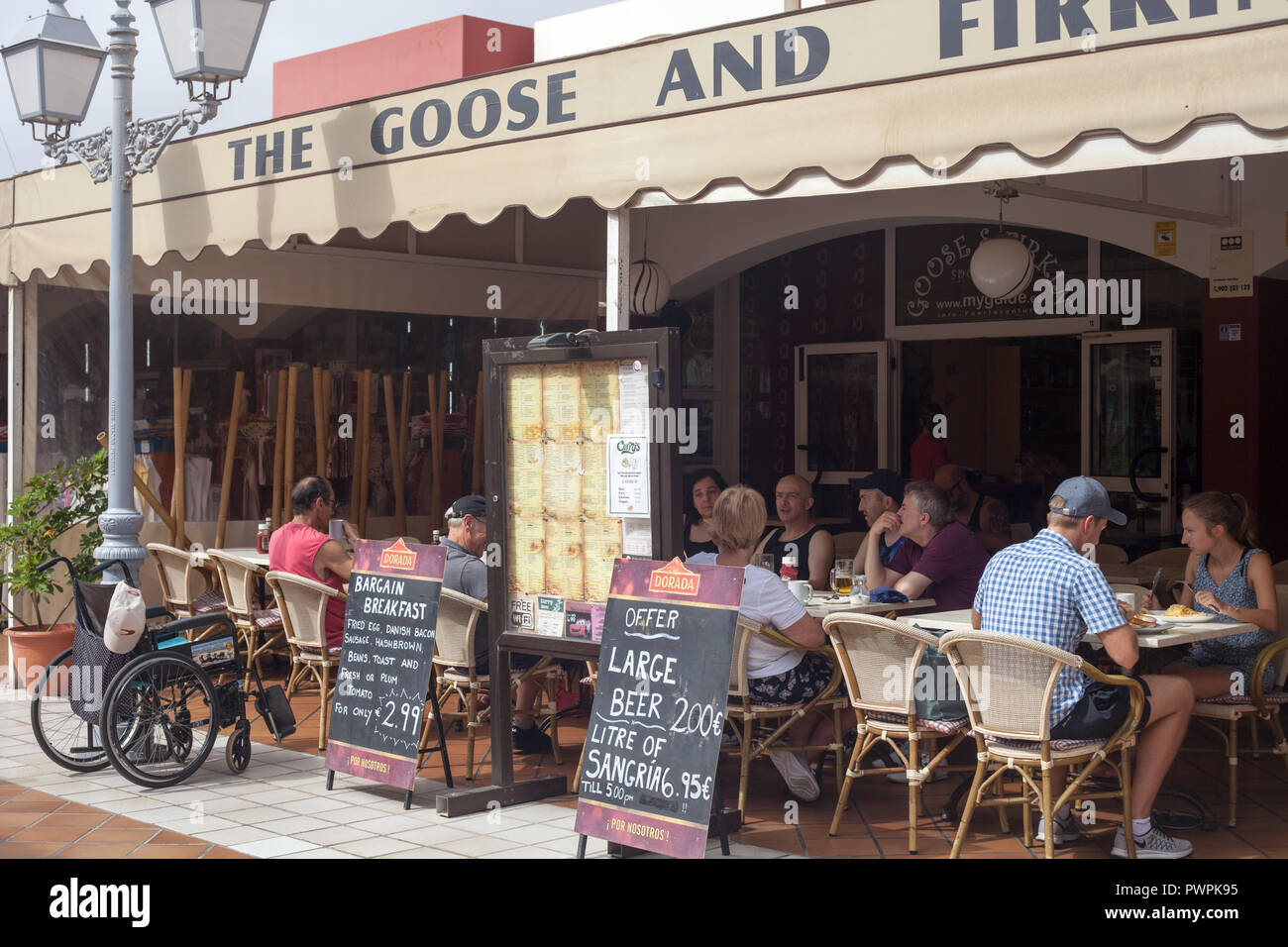 Goose and firkin hi-res stock photography and images - Alamy