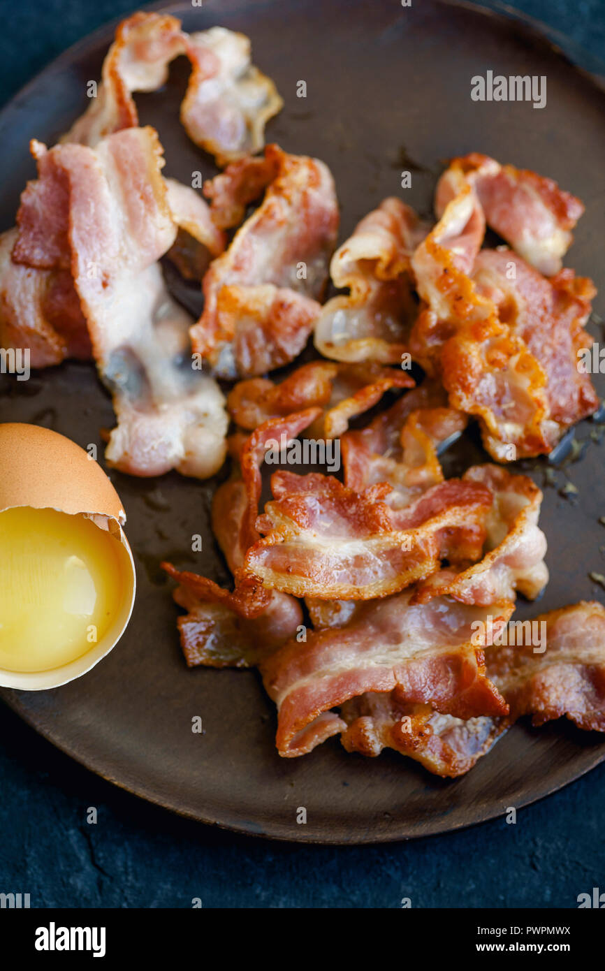 Streaky bacon cooked plate hi-res stock photography and images - Alamy