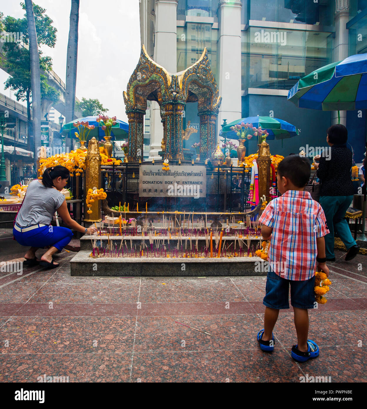 Flowers and candles outdoor temple hi-res stock photography and images ...