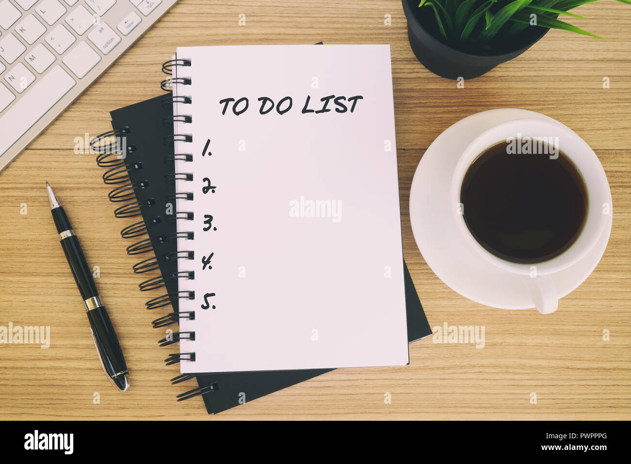 Notepad list text on hi-res stock photography and images - Alamy