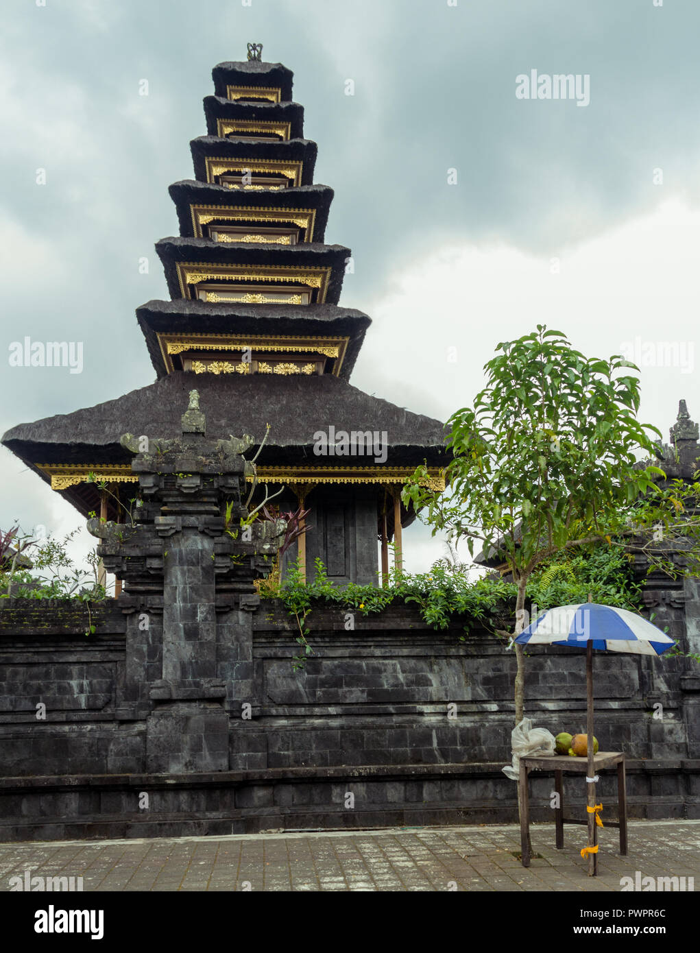 Kuta temple hi-res stock photography and images - Alamy