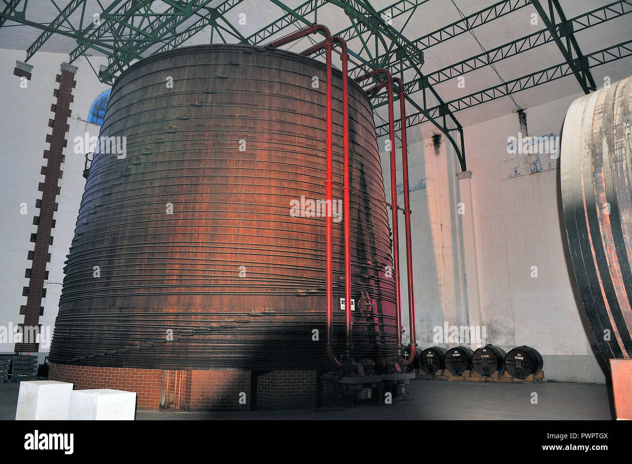The largest wine barrel in the world hi-res stock photography and ...