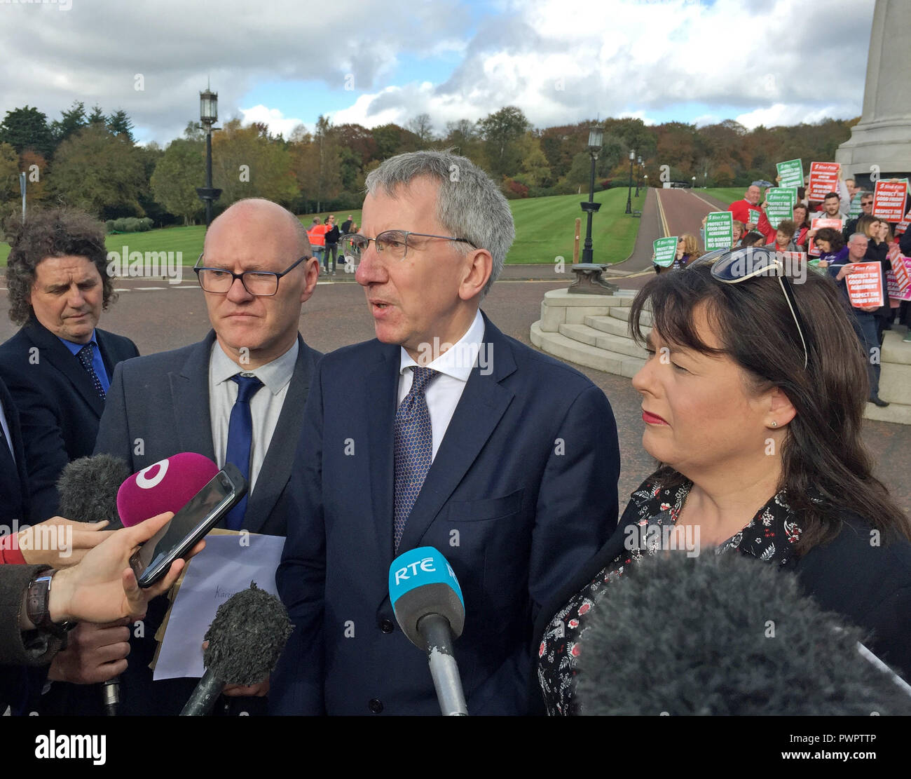 Left to right paul maskey mp hi-res stock photography and images - Alamy