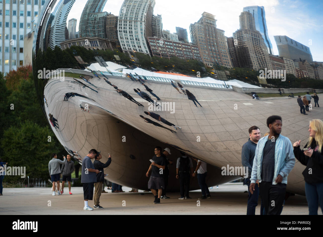 Cloud gate chicago hi-res stock photography and images - Alamy
