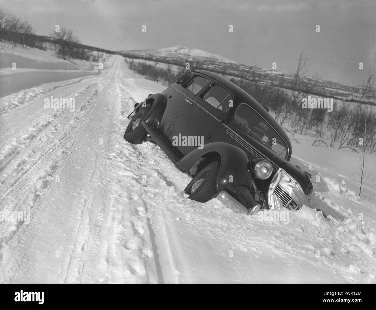 Snow car accident Black and White Stock Photos & Images - Alamy
