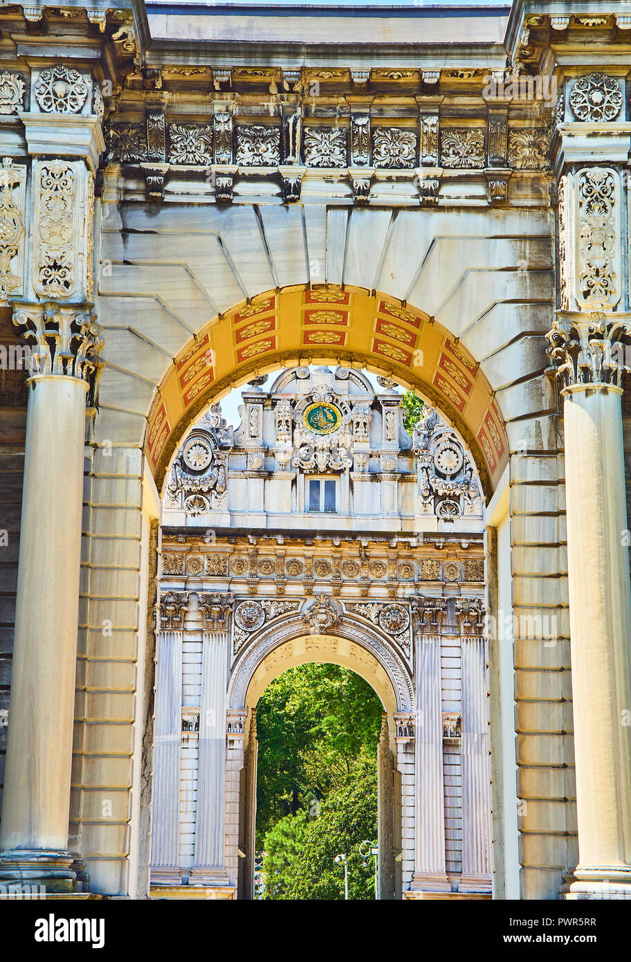 Garden gate arch hi-res stock photography and images - Alamy