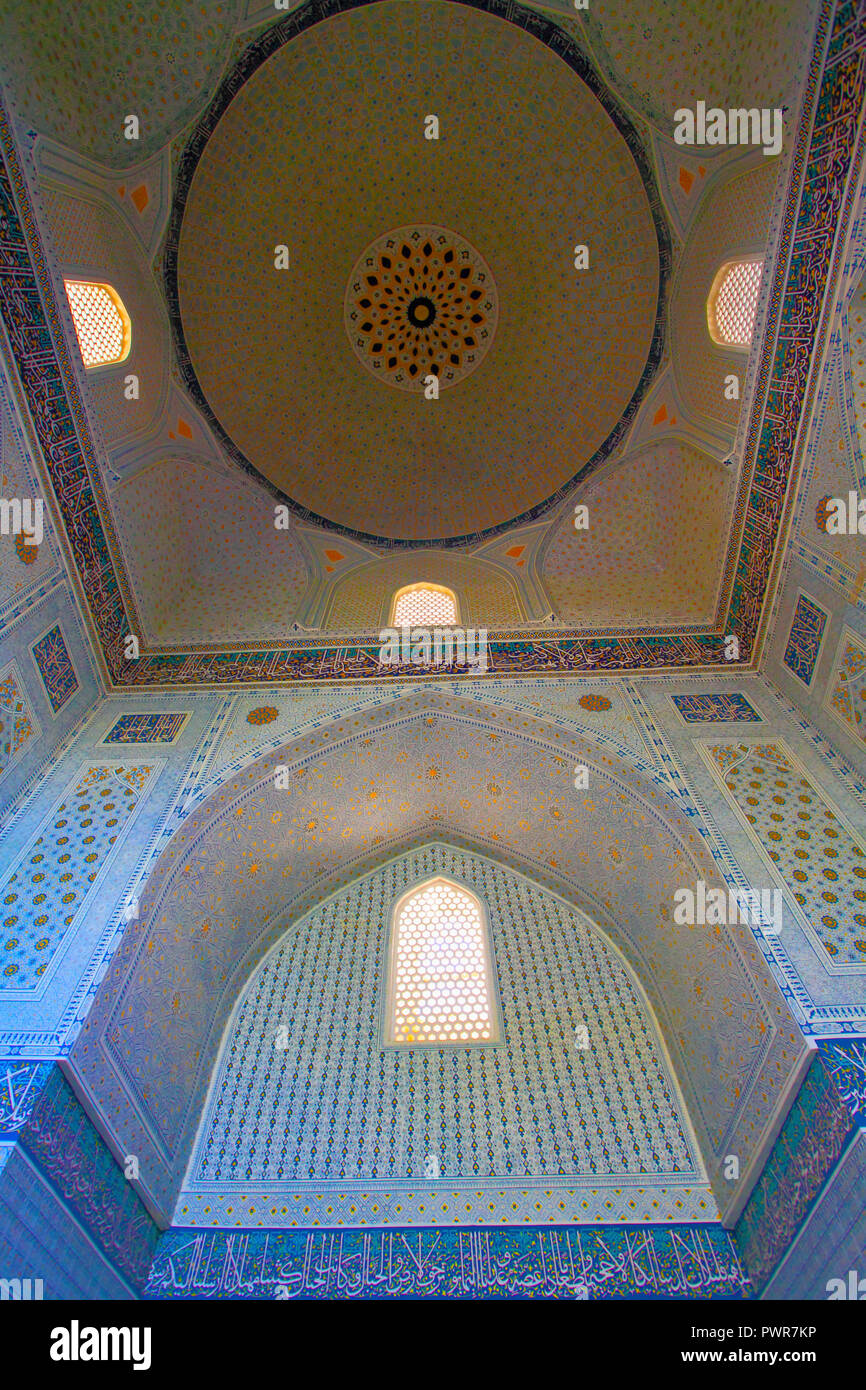 Uzbekistan, Samarkand, Bibi-Khanym Mosque, interior Stock Photo - Alamy
