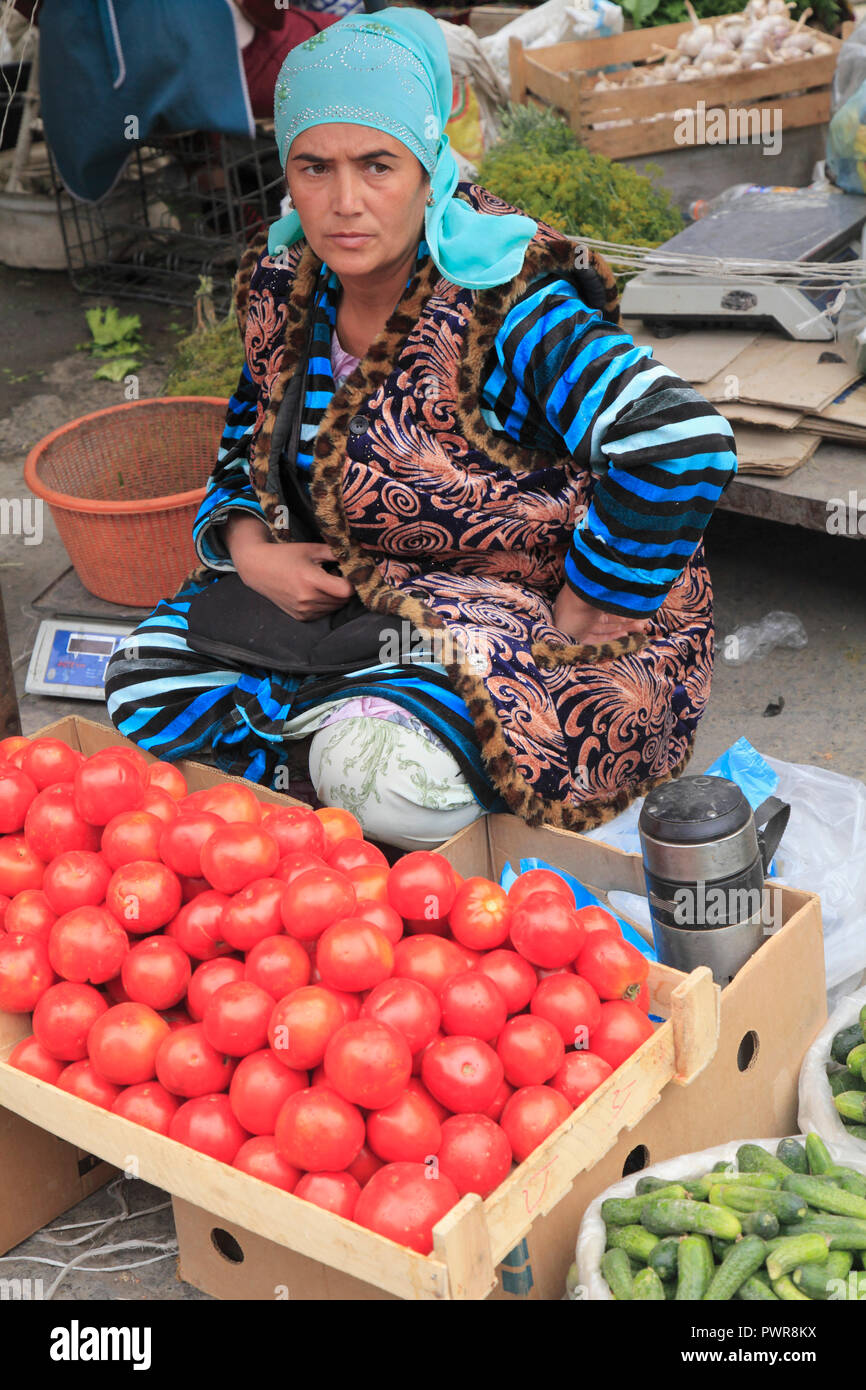 Uzbekistan, Samarkand, Siob Bazaar, market, food, people; tomatoes ...