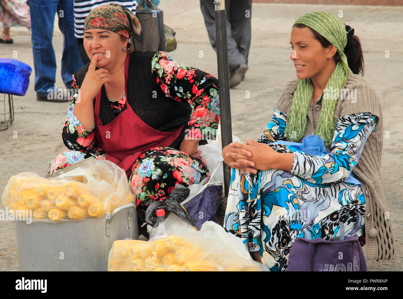 Uzbekistan, Samarkand, Siob Bazaar, market, food, people; corn, women ...