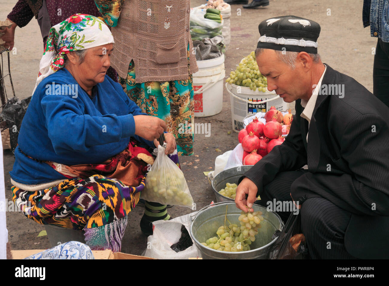 Uzbekistan, Samarkand, Siob Bazaar, market, food, people Stock Photo ...