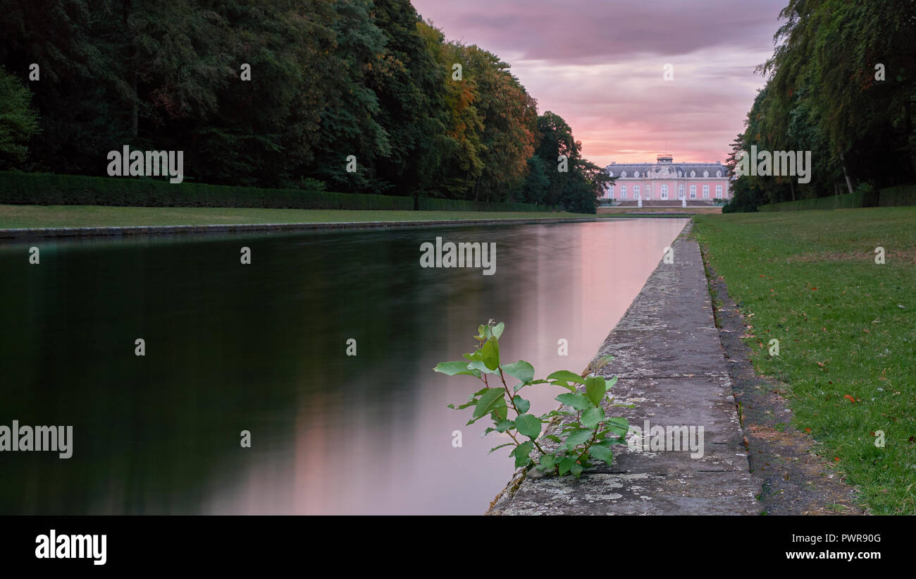 Royal caste hi-res stock photography and images - Alamy