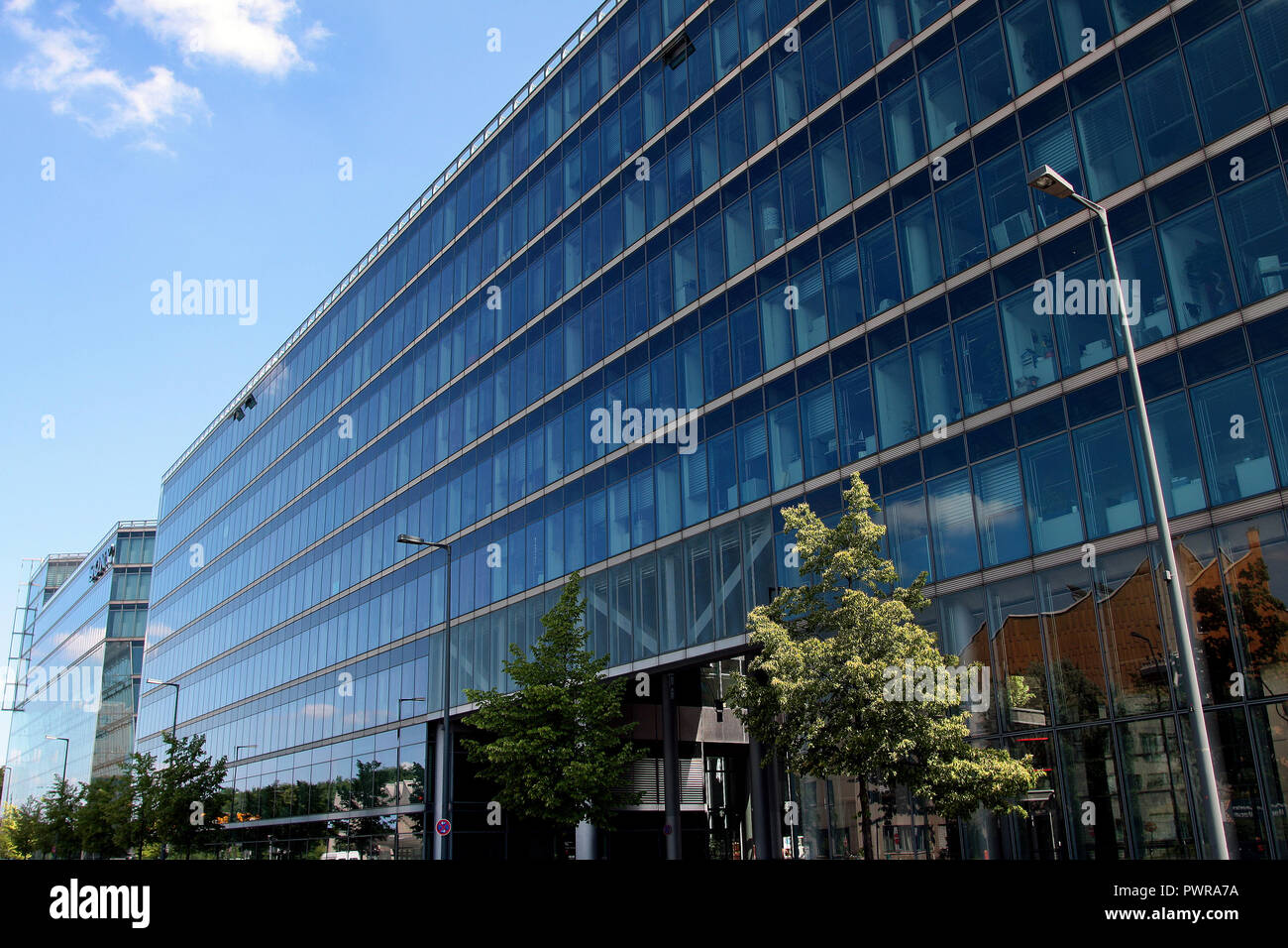 Glass walls in architecture hi-res stock photography and images - Alamy