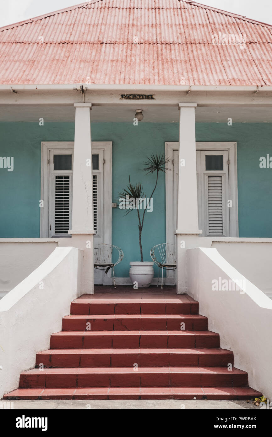 Bright coloured caribbean architecture hi-res stock photography and ...