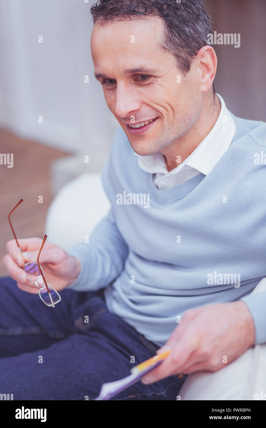 Averting hi-res stock photography and images - Alamy