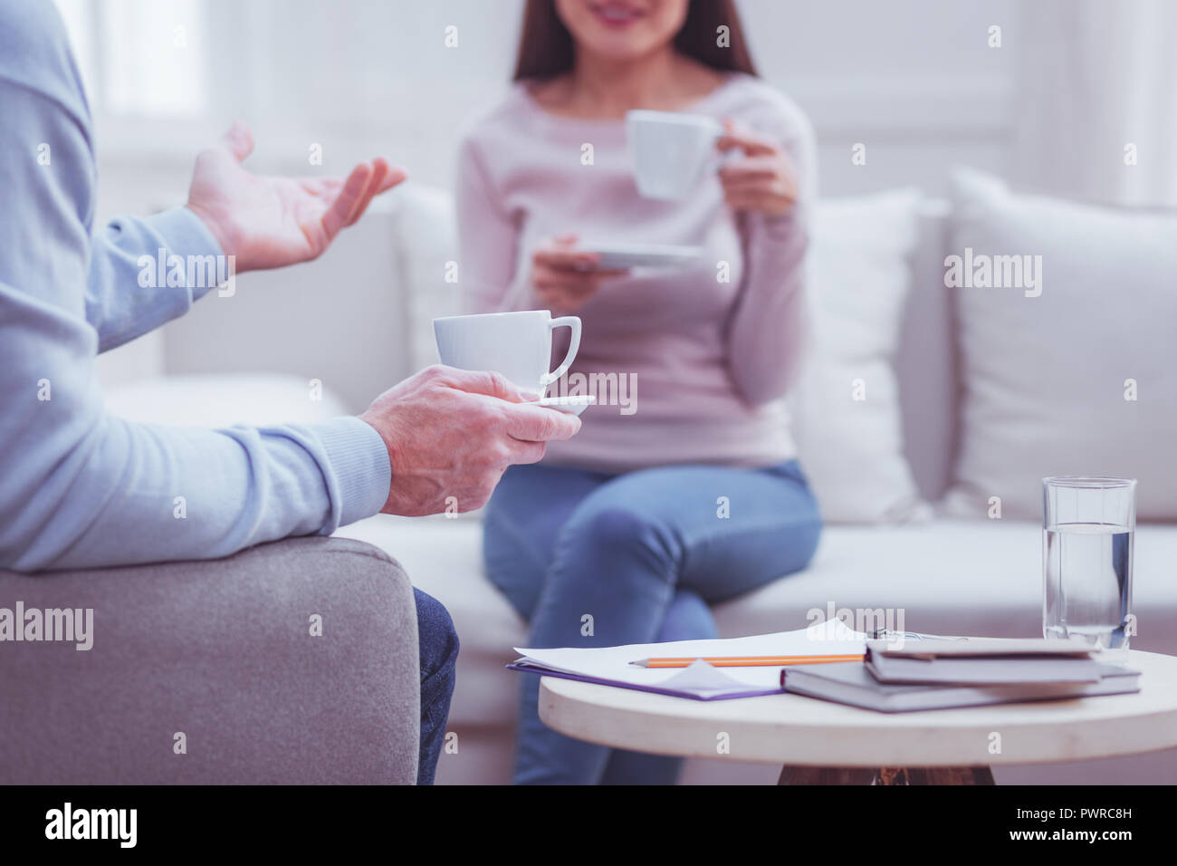 Client talk hi-res stock photography and images - Alamy