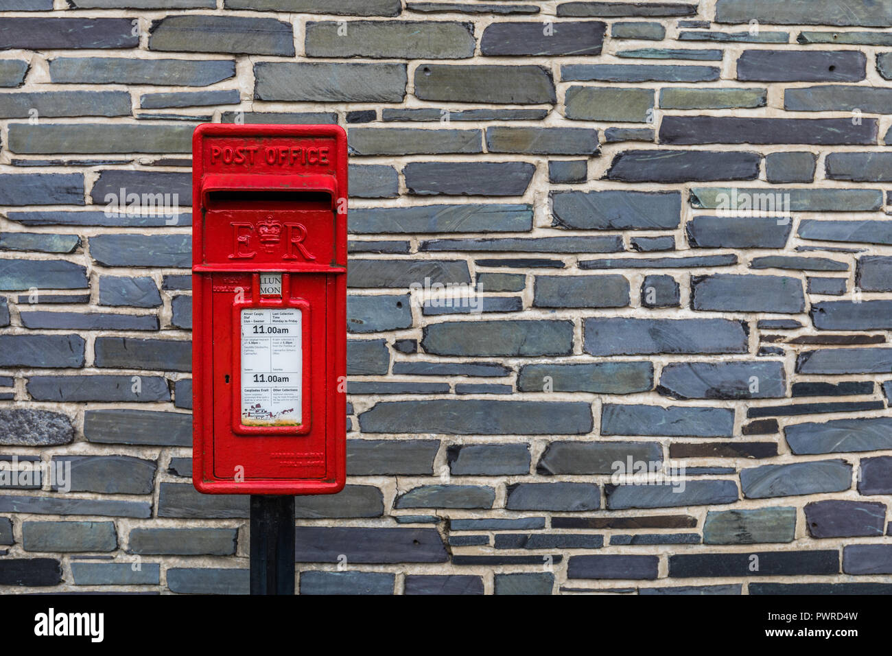 Er post box hi-res stock photography and images - Alamy