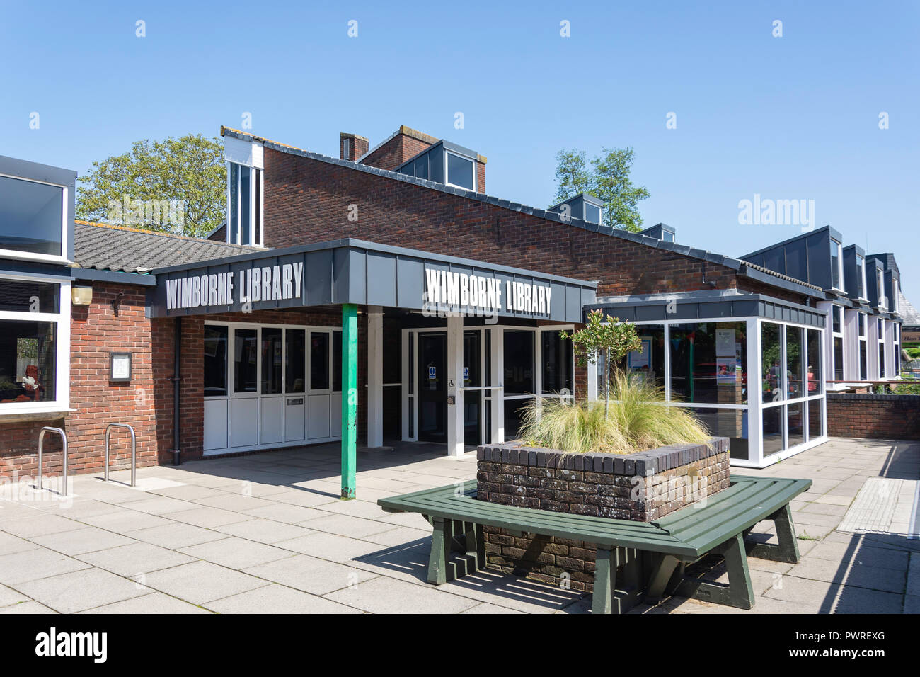 Wimborne town centre hi-res stock photography and images - Alamy