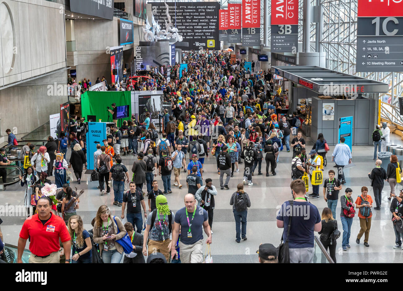 New york superheroes hi-res stock photography and images - Alamy