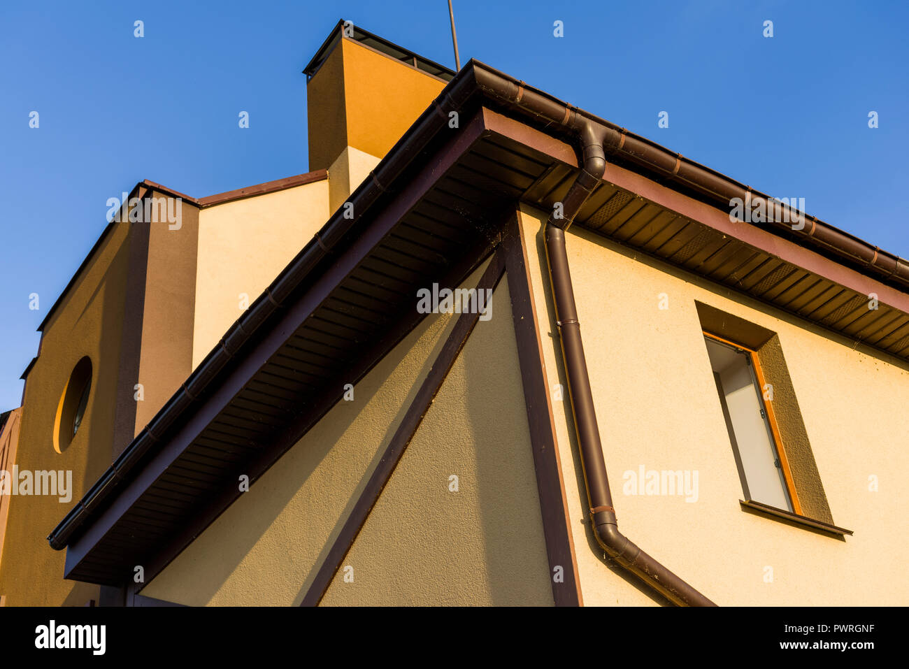 drain pipe from the roof at the corner of the house Stock Photo - Alamy