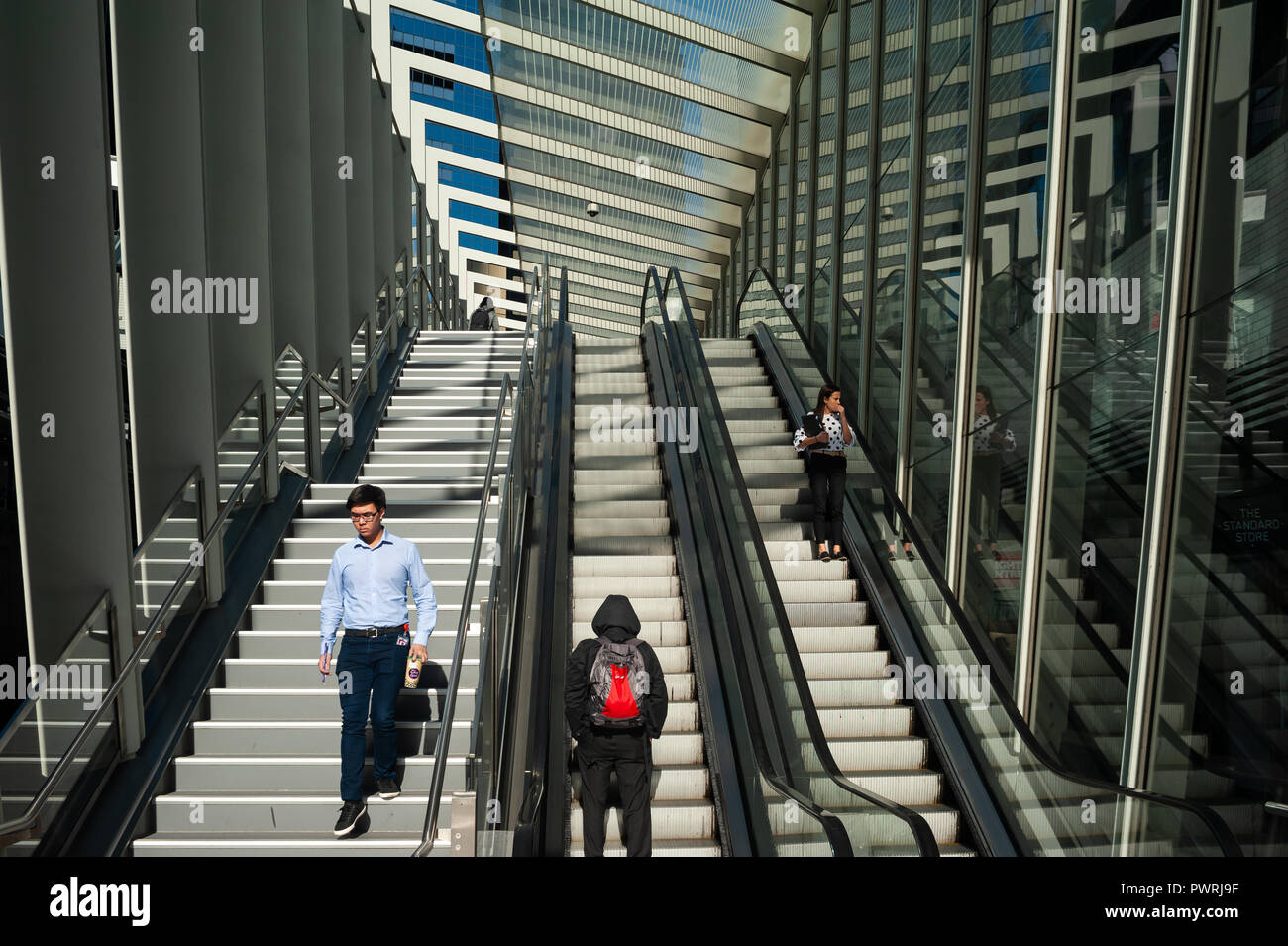 Barangaroo pedestrian bridge hi-res stock photography and images - Alamy