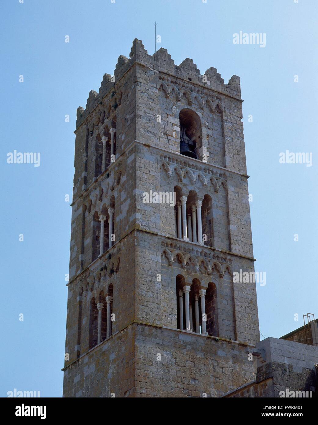 DETALLE DE LA TORRE CAMPANARIO - UNICO VESTIGIO DE LA PRIMITIVA IGLESIA ...