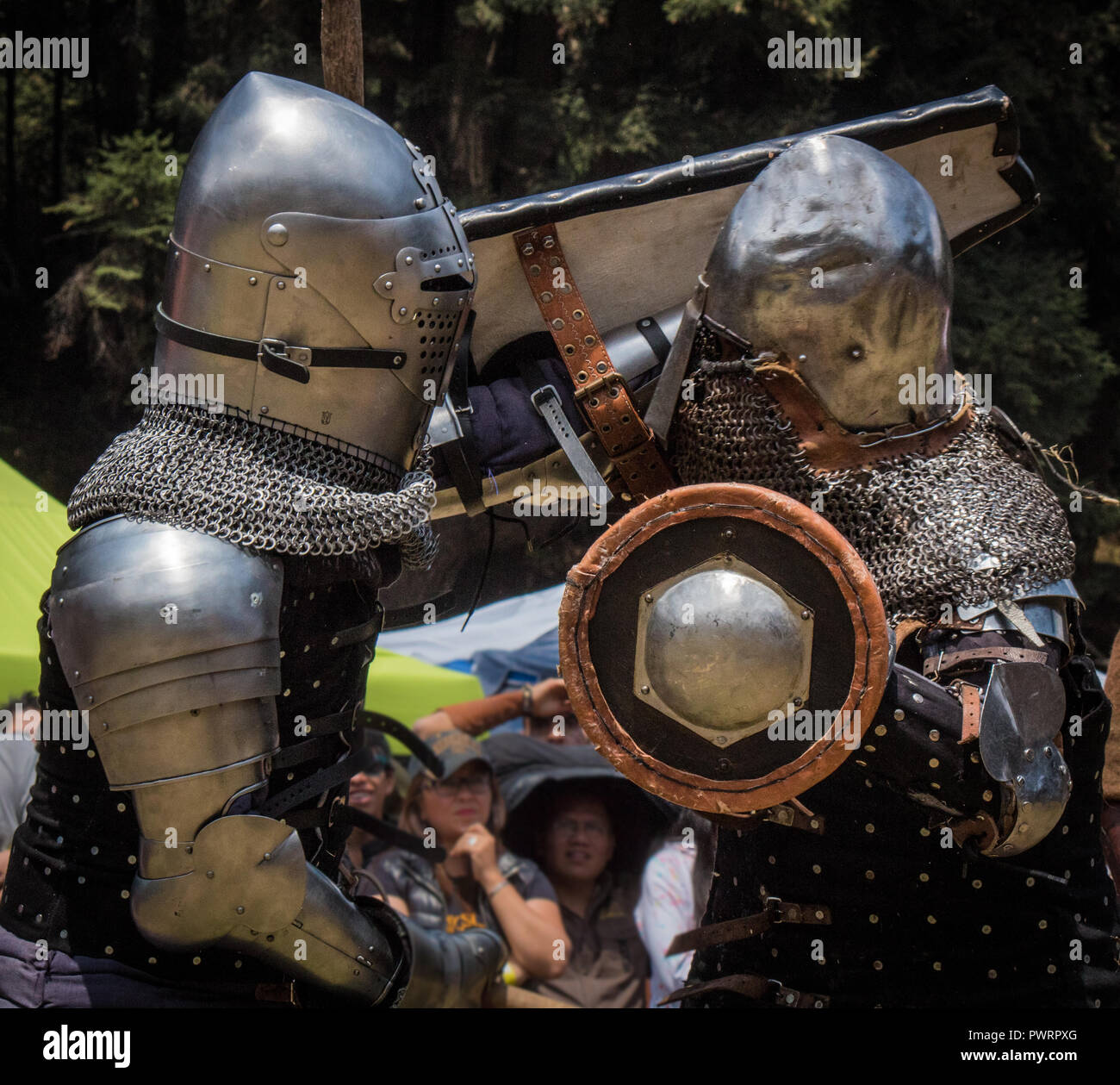 In knights armour suit hi-res stock photography and images - Alamy