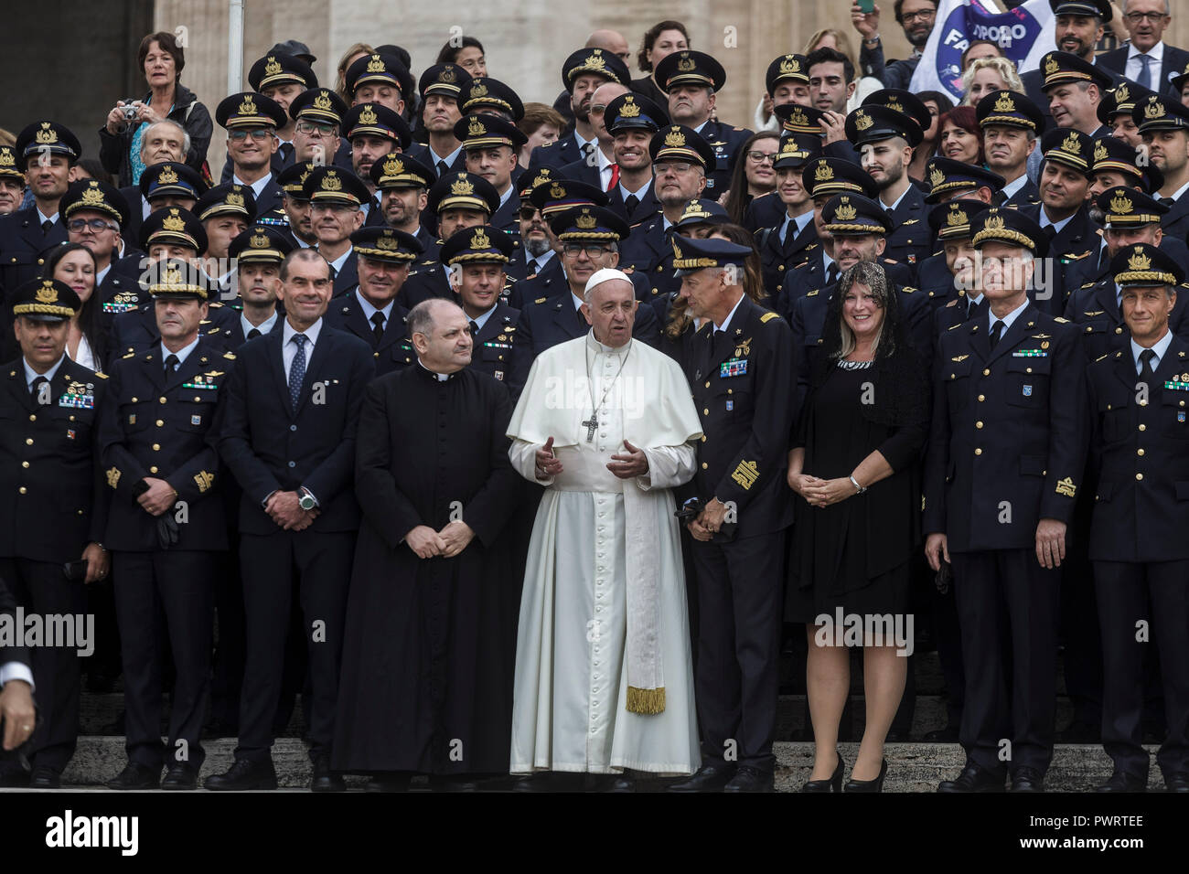 Vatican City, Vatican. 17th Oct, 2018. Pope Francis greets Italian Navy ...