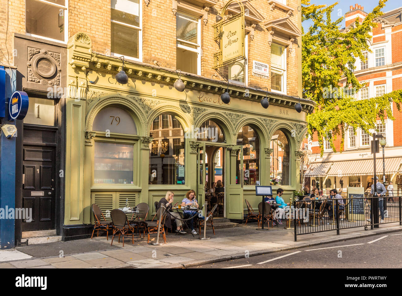 The marylebone pub marylebone high street hi-res stock photography and ...