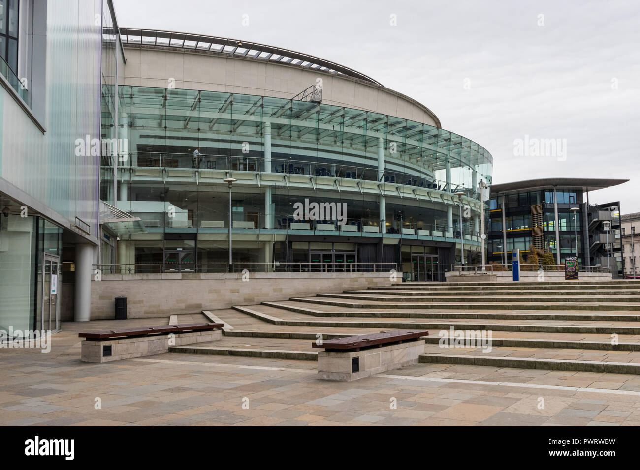 Exterior waterfront hall belfast hi-res stock photography and images ...