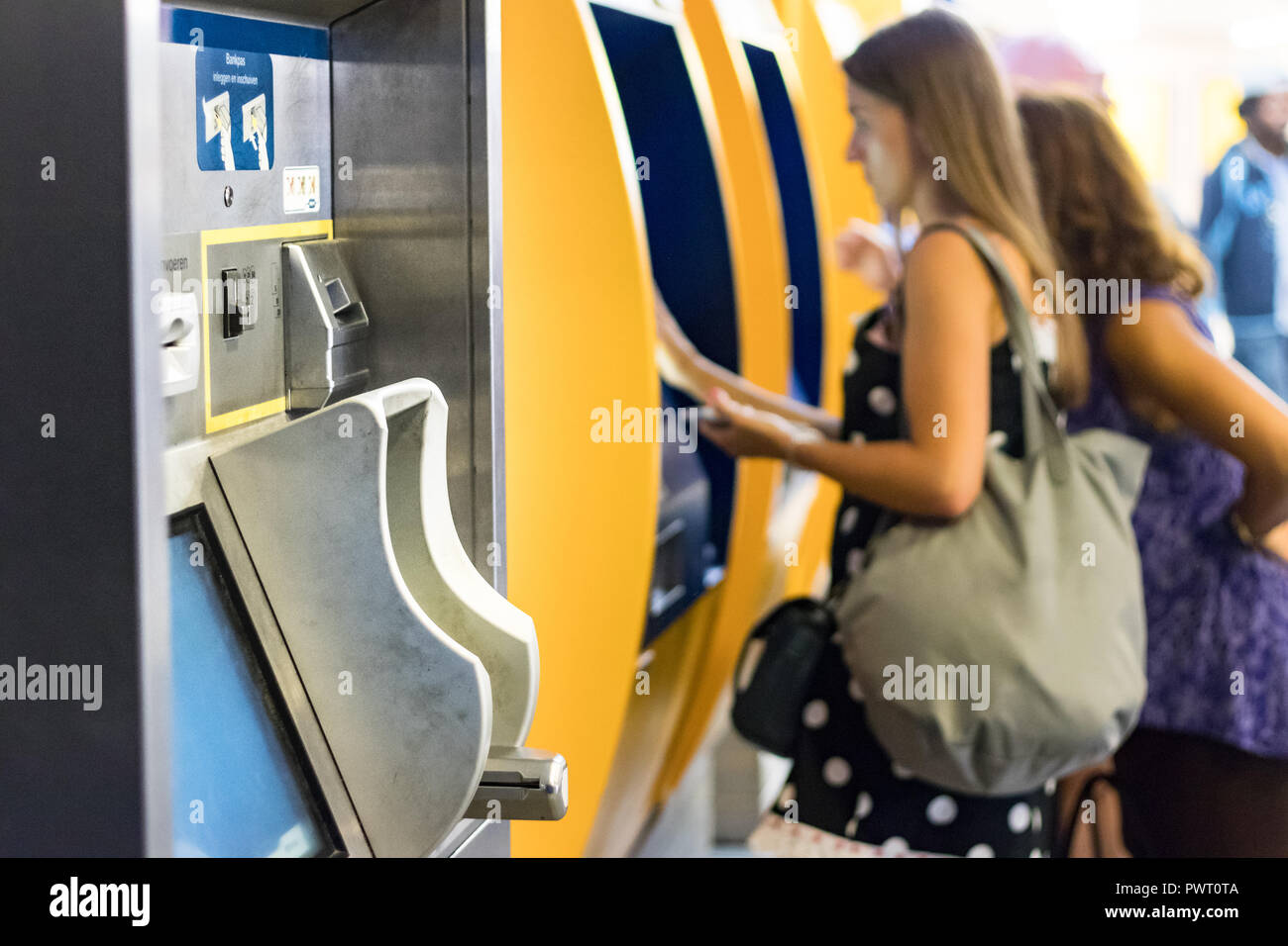 Automatic ticket machine hi-res stock photography and images - Alamy