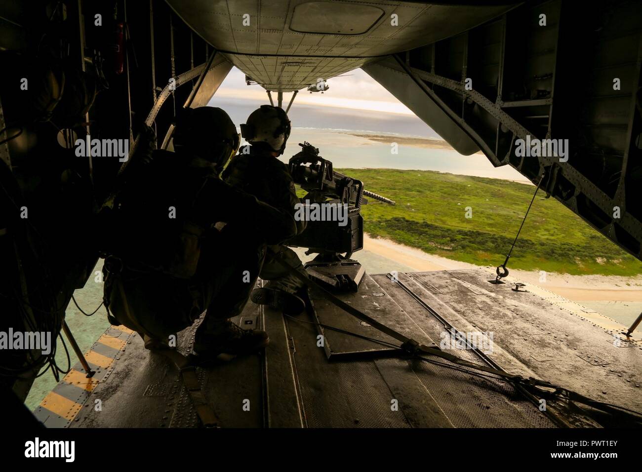 U.S. Marines with Heavy Helicopter Squadron 462 (HMH-462), 3rd Marine ...