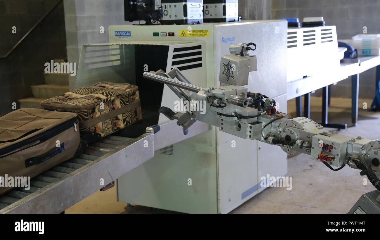 Miss robot hi-res stock photography and images - Alamy