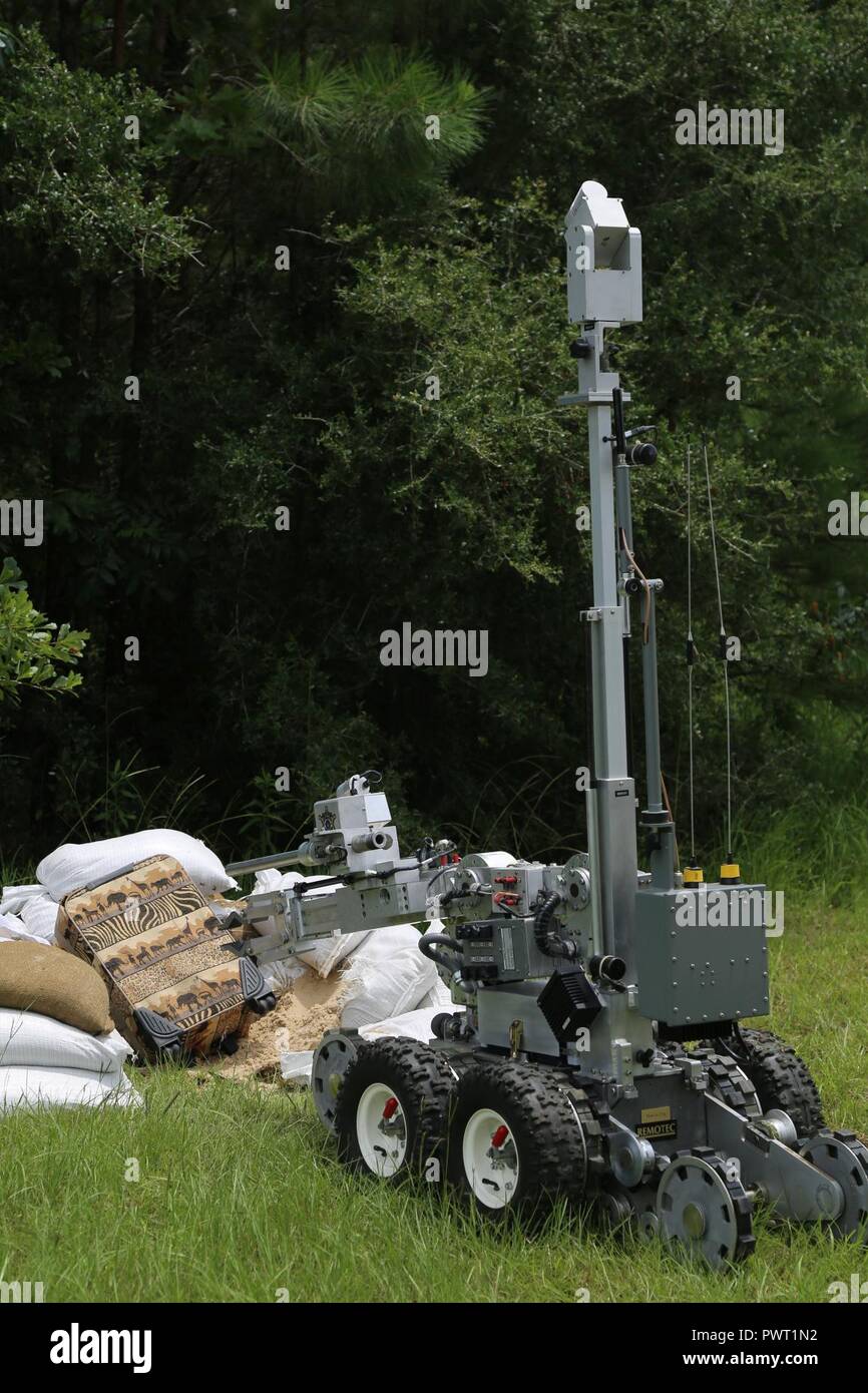 Miss robot hi-res stock photography and images - Alamy