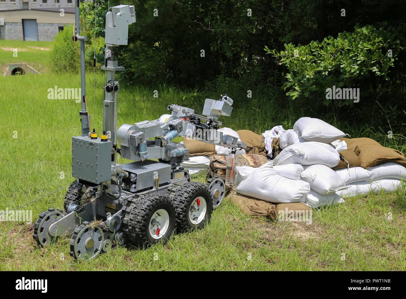 Miss robot hi-res stock photography and images - Alamy