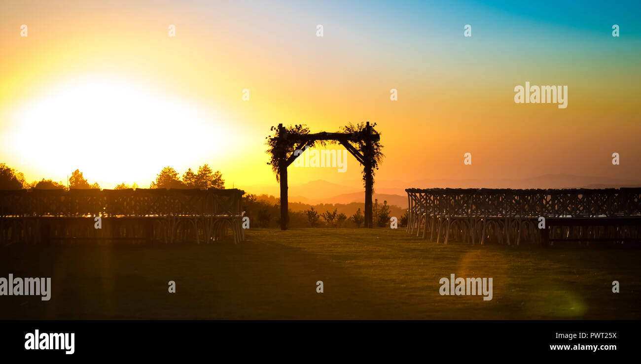 Chuppah hi-res stock photography and images - Alamy