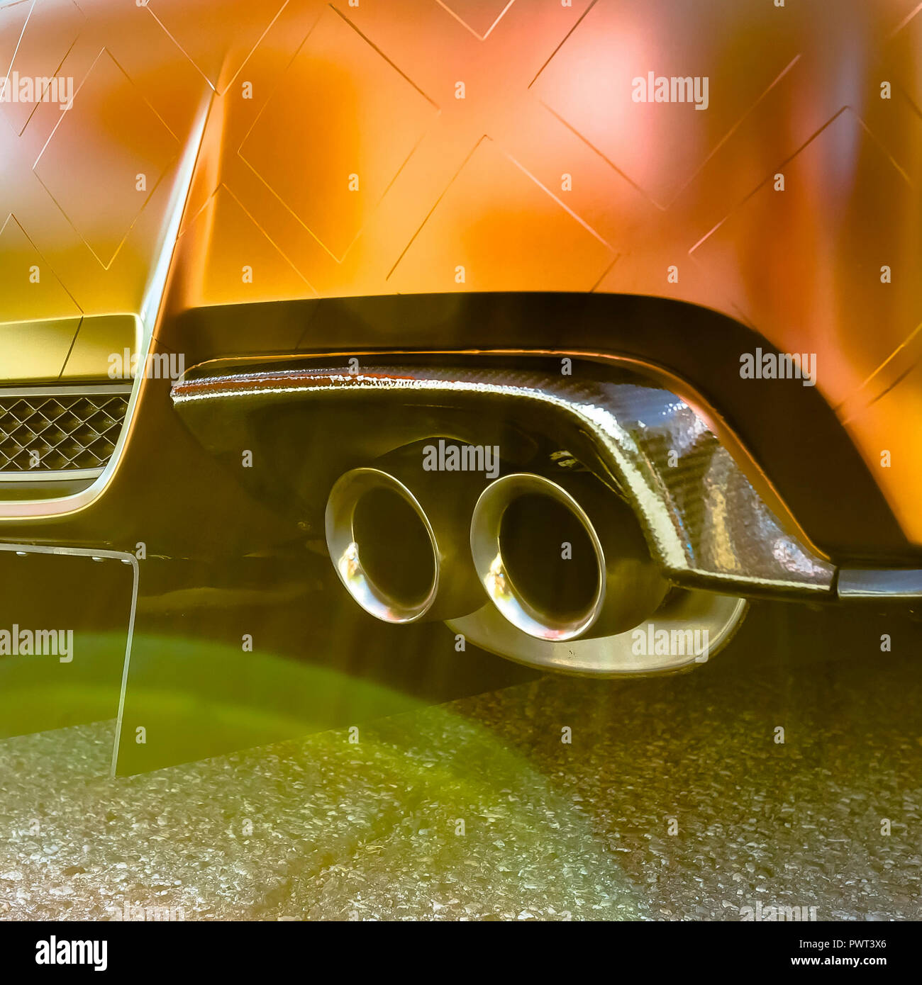 Orange lens flare hi-res stock photography and images - Alamy