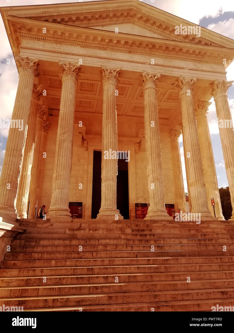 Maison Carree, Roman temple, Nimes, Gard, Occitanie, France, Europe ...