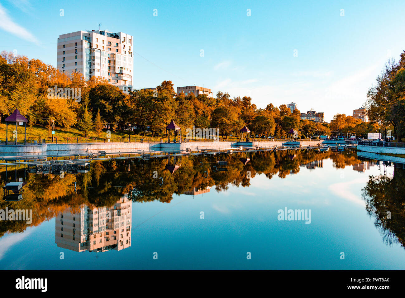 Urban ponds hi-res stock photography and images - Alamy