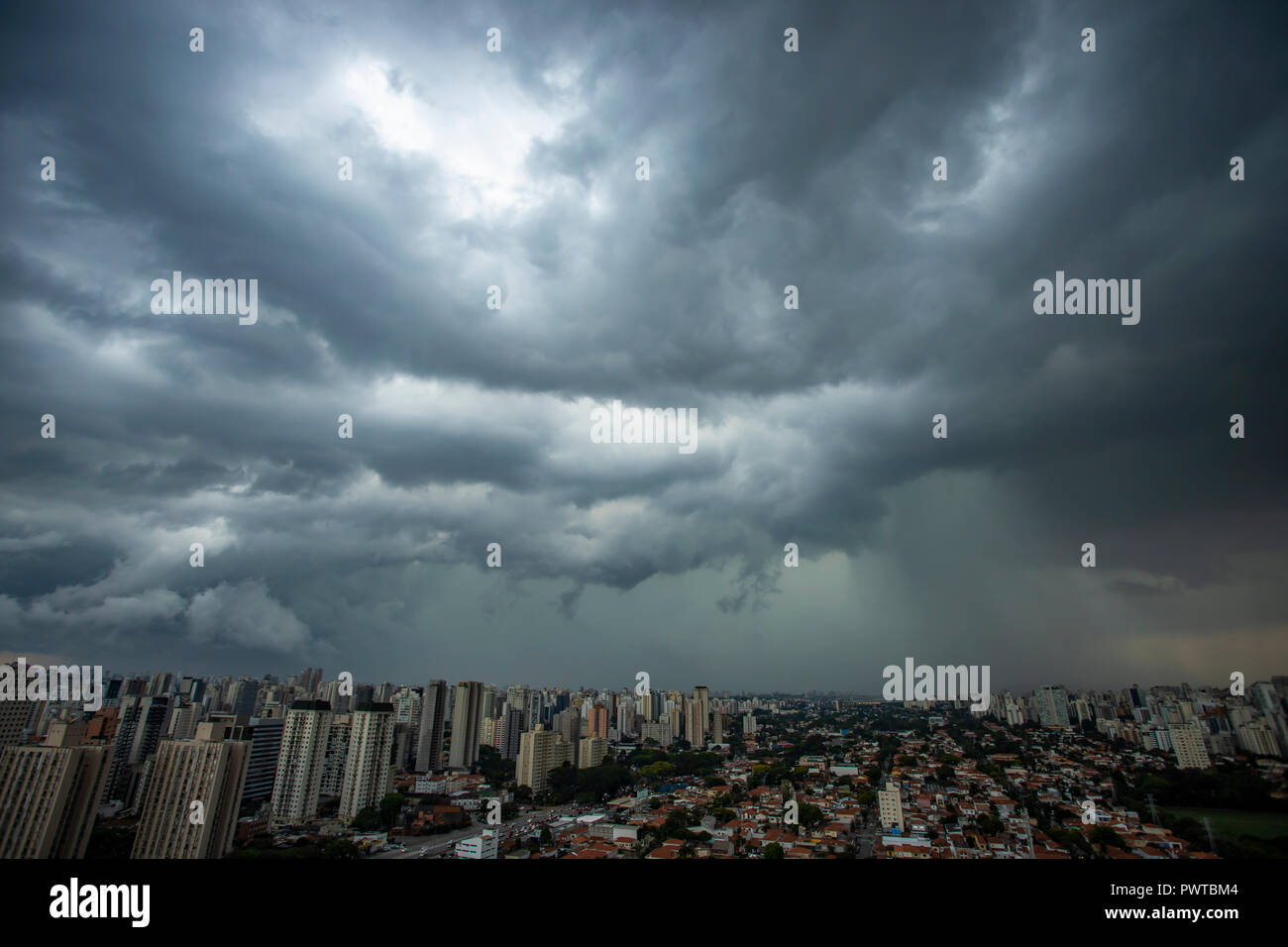 Raining heavily thunderstorm hi-res stock photography and images - Alamy