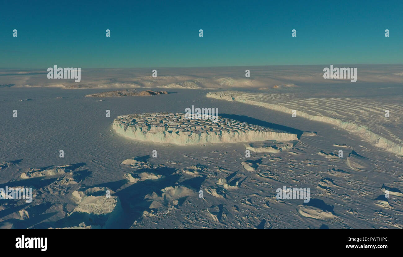 Antarctica iceberg boat hi-res stock photography and images - Alamy