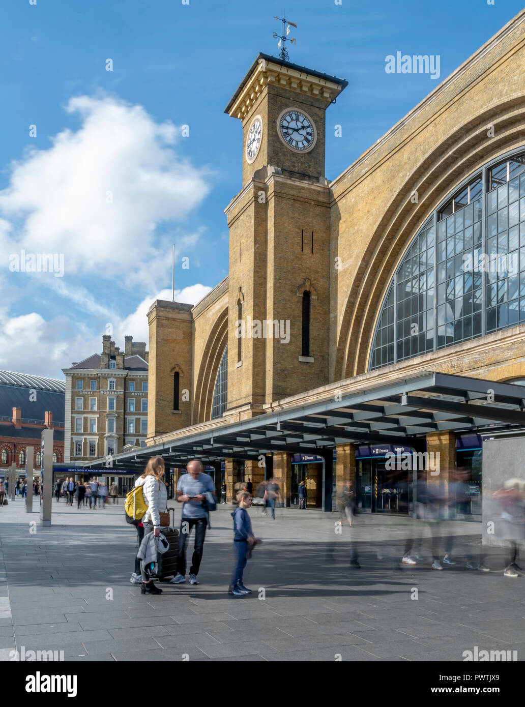 Bus station concourse hi-res stock photography and images - Alamy