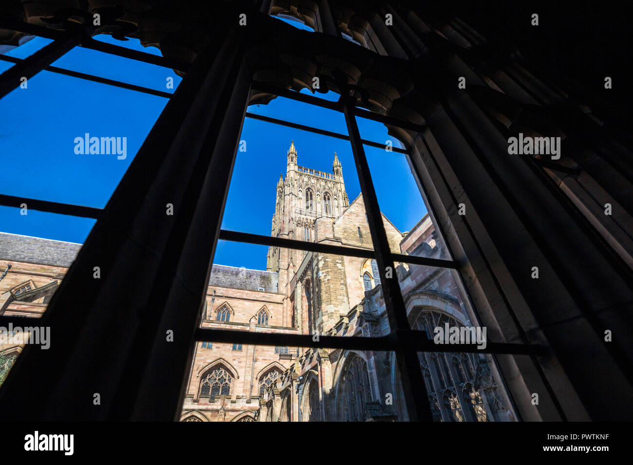 Worcester cathedral window hi-res stock photography and images - Alamy