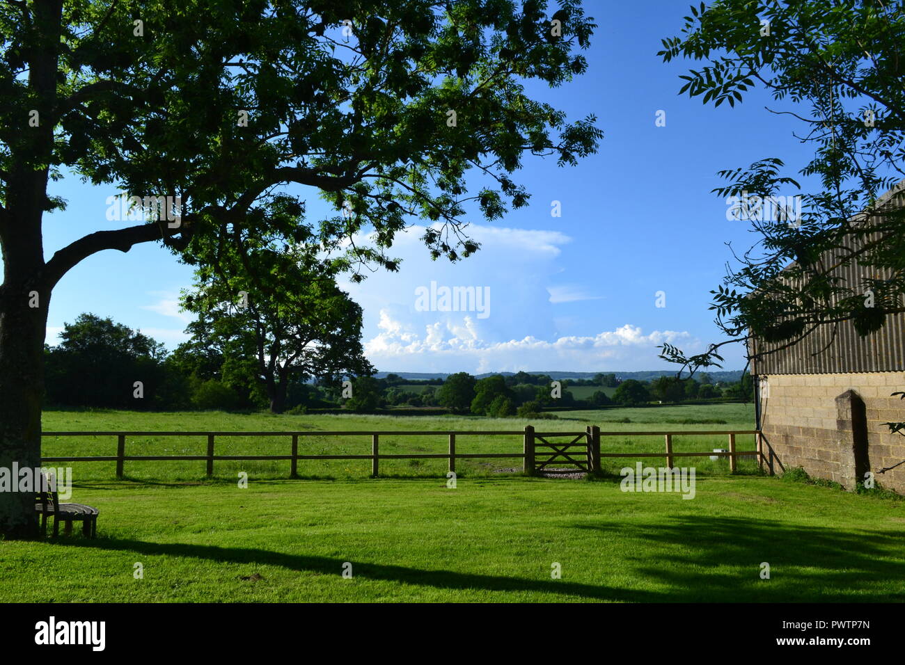 Kent countryside between Chiddingstone and Penshurst, Kent. Looking ...