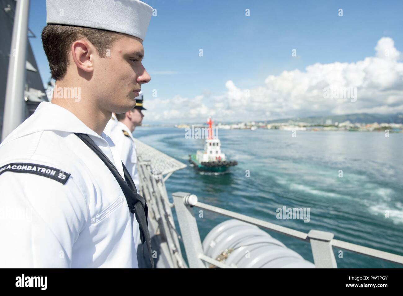 CEBU, Philippines (June 19, 2017) Naval Aircrewman (Helicopter) 2nd ...