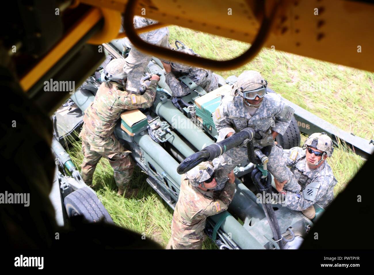 Soldiers from Charlie Battery, 1st Battalion, 118th Field Artillery ...